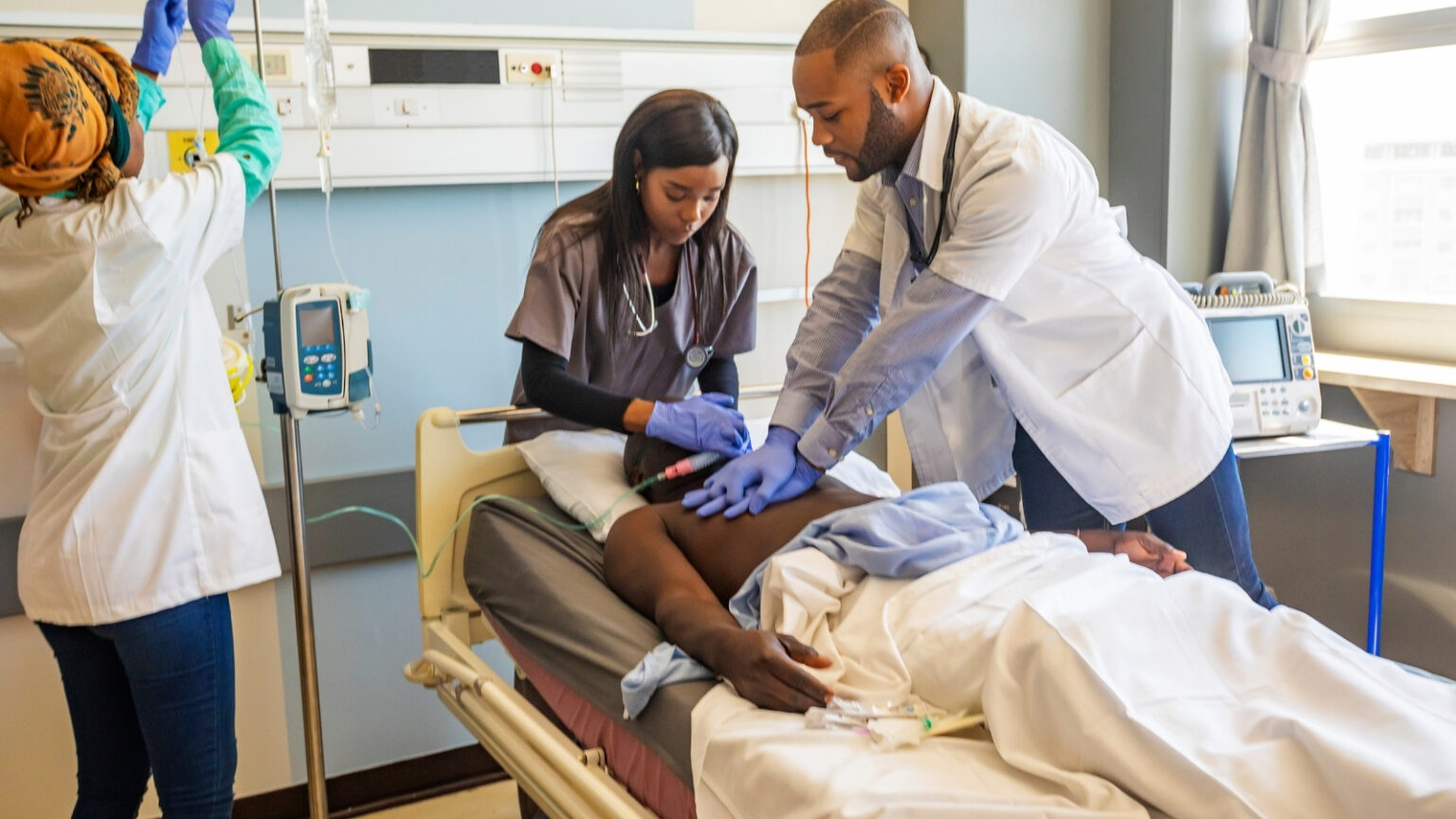 【徹底解説】「BLS」「ACLS」「ICLS」の違いと要点のまとめ【日本救急医学会公認ICLSインスト執筆】｜踊る救急医